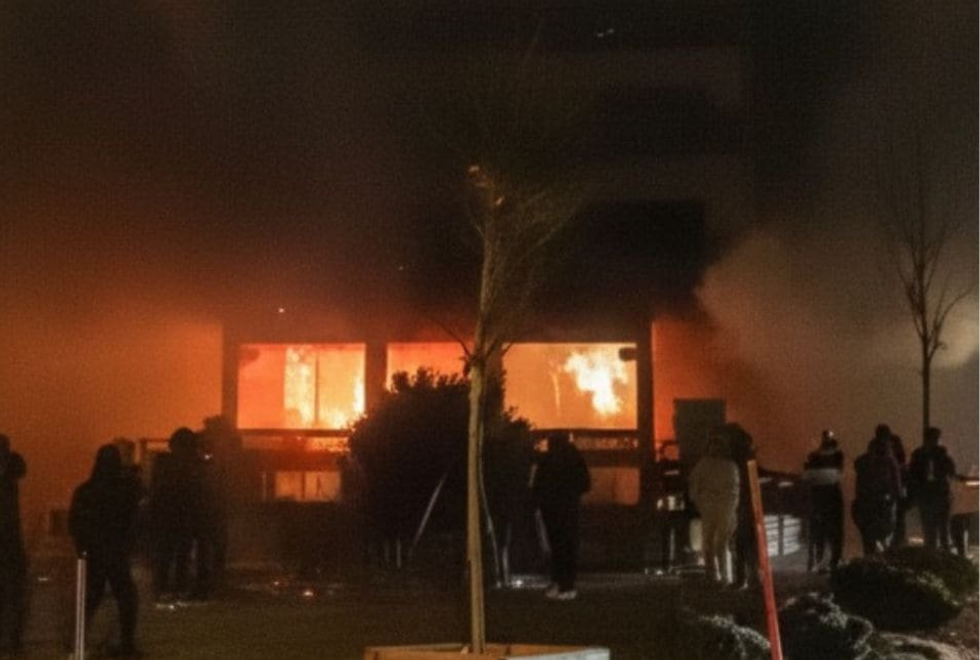 Tragédia: 47 pessoas morrem em incêndio na Suíça em Réveillon - Roberta ...